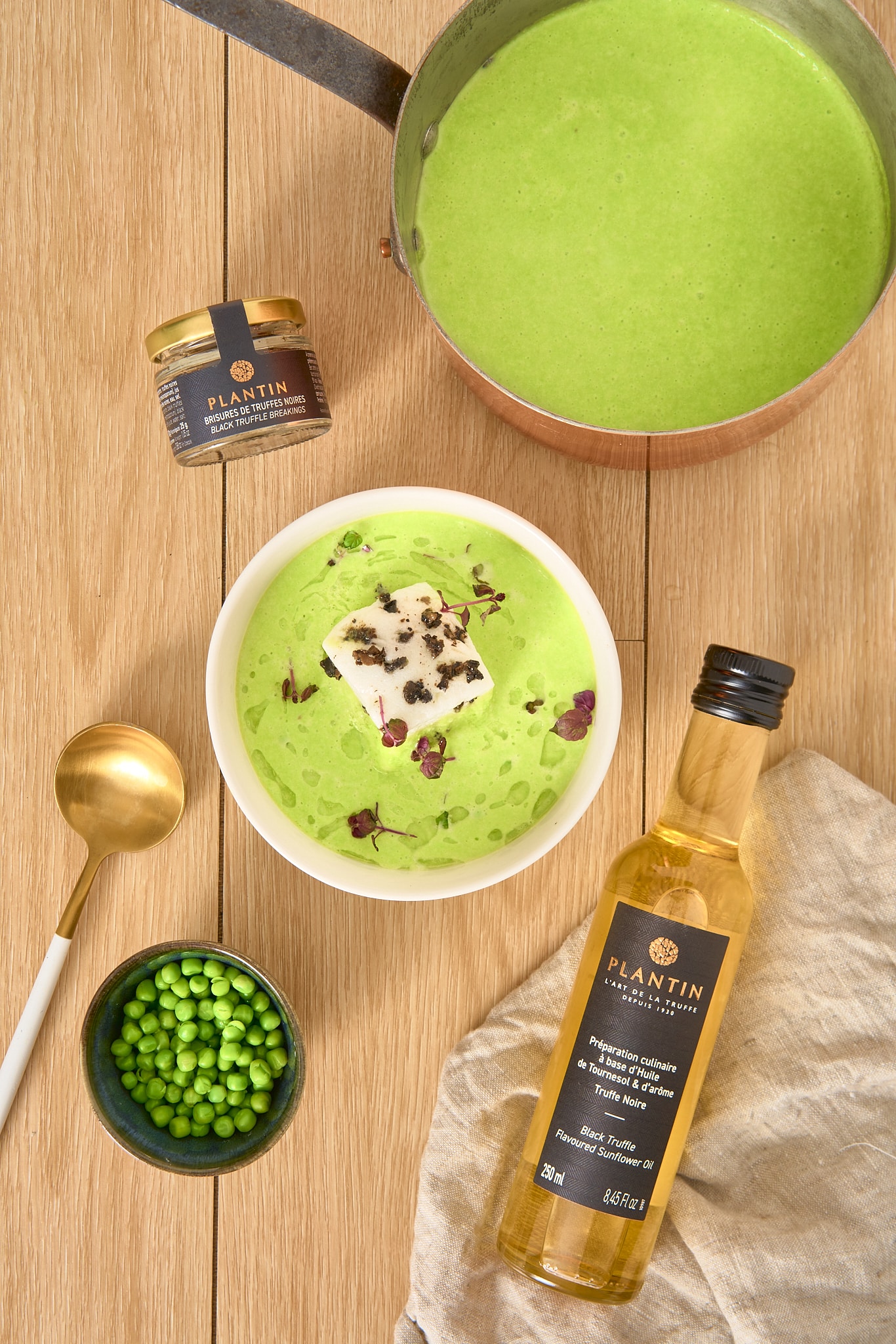 Velouté de petits pois, île flottante à la truffe noire - Magazine Plantin